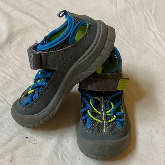 OshKosh B'gosh | Shoes | Oshkosh Pumba2b Boys Bump Toe Sandal Sz 9 ...